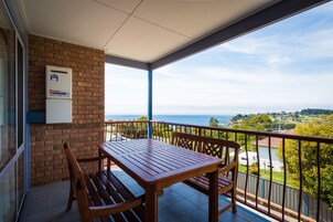 Apartamento, 2 quartos, banheira de hidromassagem, vista para o oceano | Sacada