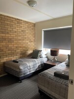 Apartamento standard, 2 quartos | Individualmente decorados, individualmente mobiliados, escrivaninha
