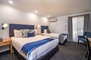 Quarto Twin Executivo, várias camas | 1 quarto, com decoração personalizada, com mobília individualizada 