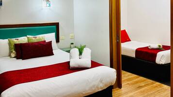 Suíte standard, para não fumantes, cozinha americana (Queen/Single Kitchenette) | Escrivaninha, cortinas blackout, ferros/tábuas de passar roupa