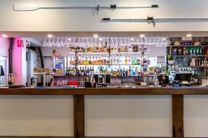 5 bares/lounges