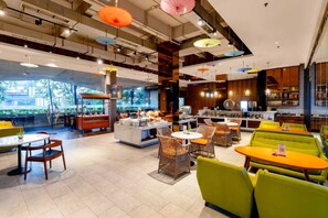 Pequenos-almoços, almoços, jantares servidos, cozinha asiática