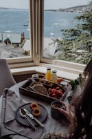 Quarto superior, 1 cama Queen, vista para o rio | Roupas de cama premium, camas com colchões pillow-top, frigobar