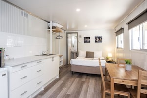 Cabana superior (Pet Friendly) | Cortinas blackout, ferros/tábuas de passar roupa, roupa de cama