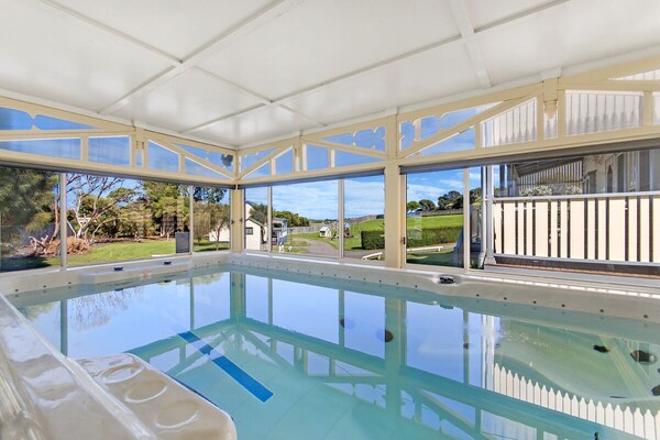 Sails - Elegant, Spacious Beach Villa - Port Fairy
