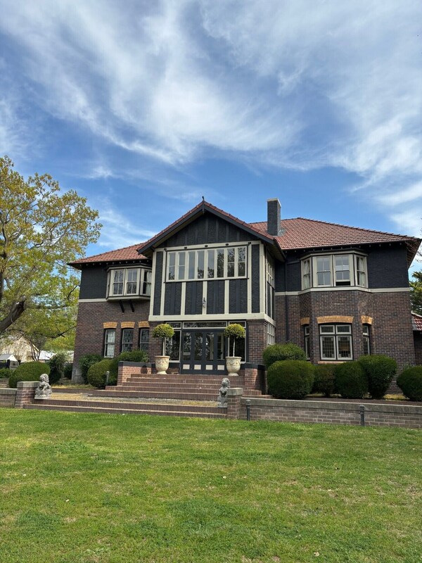 Lindsay House Guesthouse - Armidale