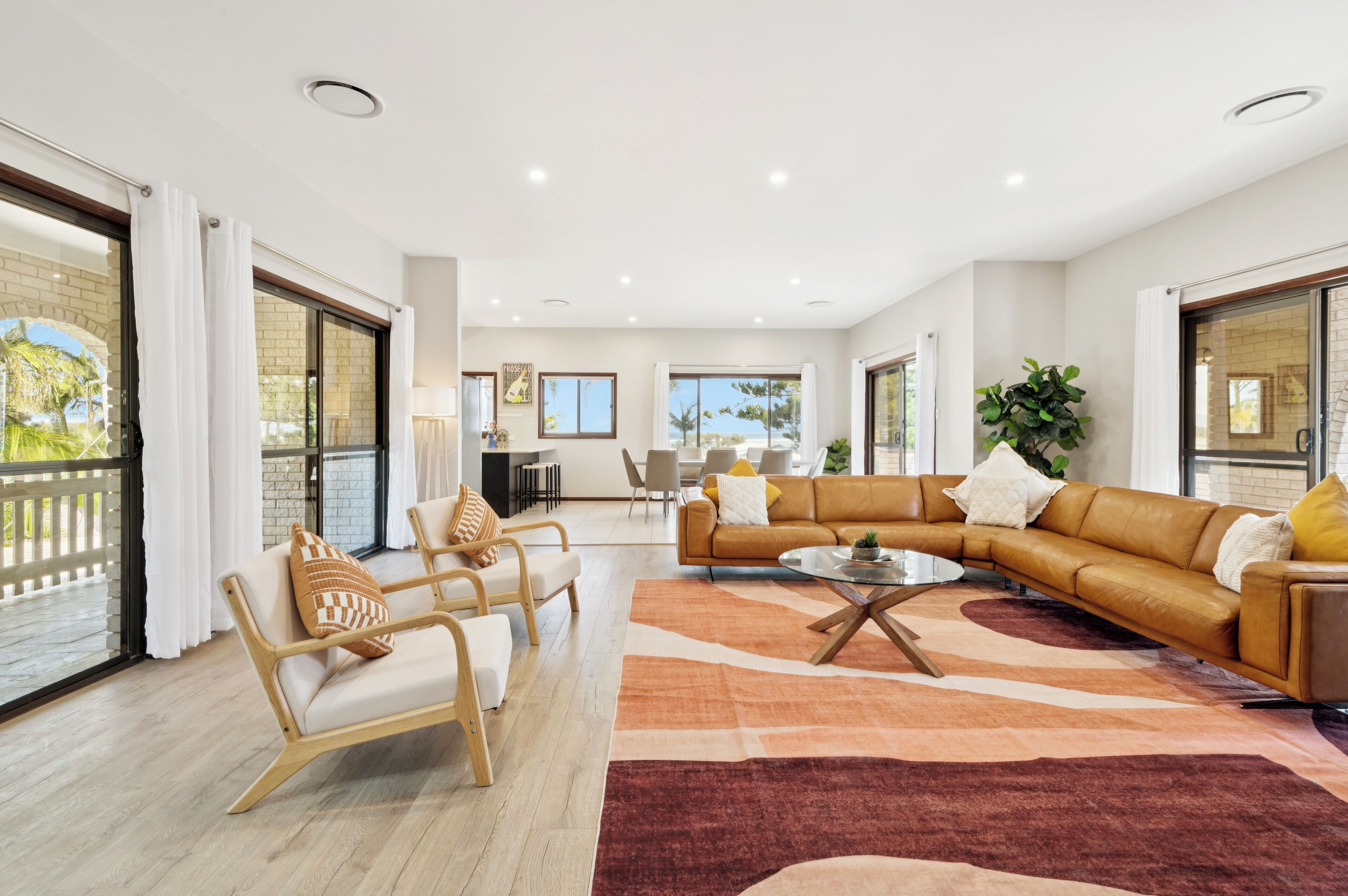 Apartamento Comfort, 3 quartos, vista parcial para o oceano | Sala de estar | TV de ecrã plano, leitor de DVD 