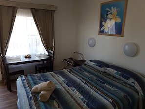 Deluxe Queen Non Smoking - Pets allowed on request - extra charge applies | Roupa de alta qualidade, com decoração personalizada 