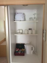 Quarto executivo, 1 cama King, banheira | Cozinha americana privada | Geladeira, cafeteira/chaleira, chaleira elétrica