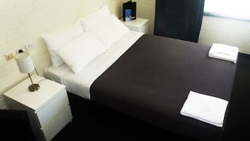 Ferros/tábuas de passar roupa, Wi-Fi de cortesia, roupa de cama