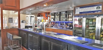 3 bares/lounges 