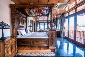 Suite Royal (King) | Cofre no quarto, com decoração personalizada 
