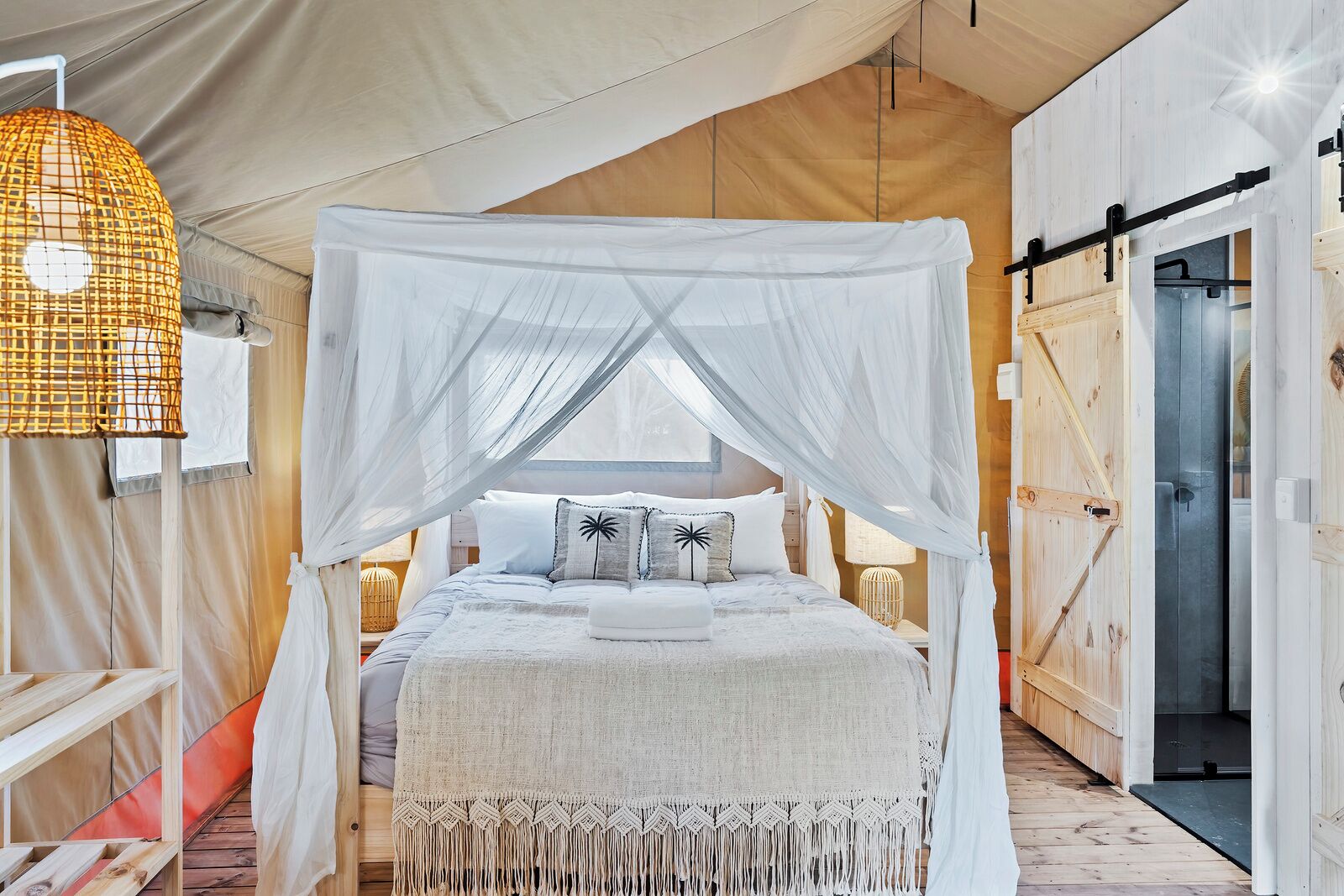 Tenda | Wi-fi grátis, roupa de cama fornecida 