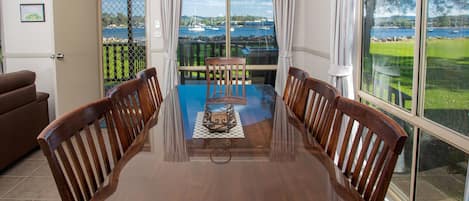 Condo | Opções para refeição no quarto