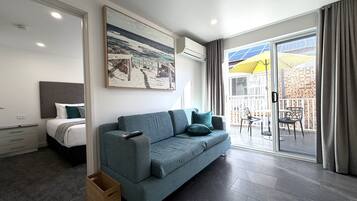 Apartamento Superior, 1 cama king-size, terraço | Sala de estar