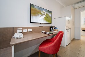 Suíte executiva, 1 cama Queen | Frigobar, escrivaninha, espaço de trabalho para notebook