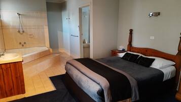 Suíte estúdio superior | Cortinas blackout, Wi-Fi de cortesia, roupa de cama