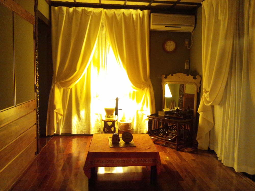 Milk-ya Guest House - Caters To Women Only - Okinawa