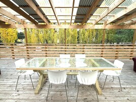 Riverside Four- Bedroom House  | Fachada
