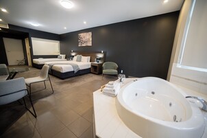 Suite Deluxe (Deluxe Spa Suite) | Minibar, secretária, cortinas/cortinados opacos, ferro/tábua de engomar 