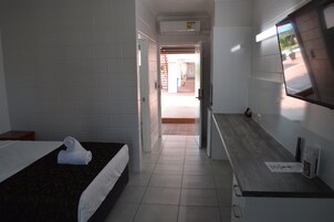 Quarto casal superior | Individualmente mobiliados, escrivaninha