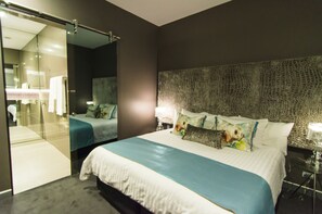 Quarto Standard, 1 cama king-size (Room 7) | Secretária, quartos insonorizados, ferro/tábua de engomar, Wi-fi grátis