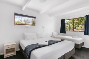 Apartamento família, 2 quartos (Aircon) | Ferros/tábuas de passar roupa, Wi-Fi de cortesia, roupa de cama