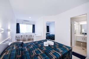 Quarto família, para não fumantes, cozinha americana | Roupas de cama premium, camas com colchões pillow-top