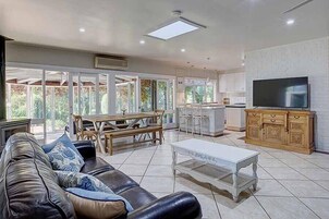 Evanslea House | Sala de estar | Televisor LCD 