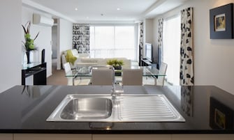 Penthouse de Luxo, 2 quartos, cozinha | Cozinha privada | Uma cafeteira/bule, Minifrigorífico, uma chaleira elétrica