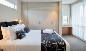 Penthouse de Luxo, 2 quartos, cozinha | Secretária adequada para computadores portáteis, Wi-fi grátis
