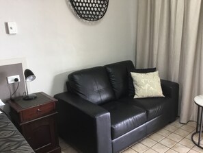 Quarto Deluxe, 1 quarto (Deluxe Queen (2 ppl)) | Cortinas/cortinados opacos, quartos insonorizados 