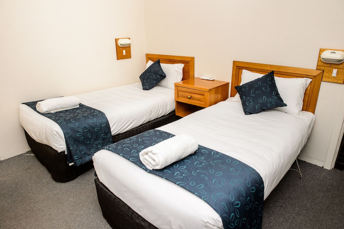 Roupa de alta qualidade, secretária, ferro/tábua de engomar