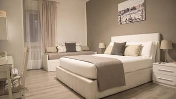 Quarto Triplo Comfort, casa de banho privativa | Lençóis de algodão egípcio, roupa de alta qualidade, minibar grátis