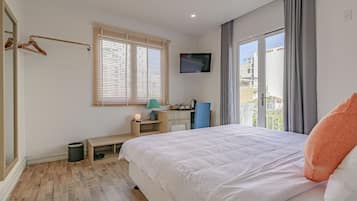 Quarto Duplo Deluxe | Minibar, secretária, cortinas/cortinados opacos, quartos insonorizados