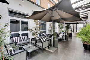 Almoços e jantares servidos, incluindo cozinha mediterrânica 