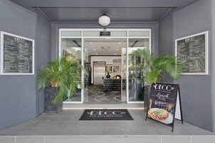 Almoços e jantares servidos, incluindo cozinha mediterrânica 