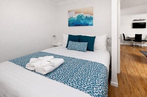 Estúdio Familiar, não fumadores, cozinha (Large Family Apartment) | Ferro/tábua de engomar, Wi-fi grátis, roupa de cama fornecida 