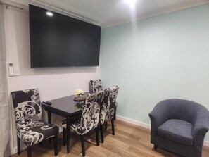 Suite Deluxe | Sala de estar | Televisor 