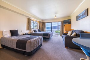 Estúdio Standard, não fumadores, cozinha (Lakefacing King Studio) | Wi-fi grátis, roupa de cama fornecida 