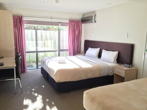 Apartamento executivo, para não fumantes, cozinha (Executive Spa Studio) | Roupas de cama premium, edredons de pluma, camas Select Comfort