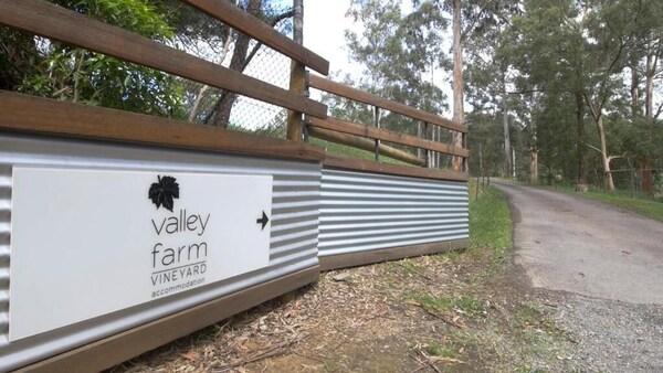 Valley Farm Vineyard Cottages - Healesville