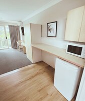 Micro-ondas, chaleira elétrica, torradeira