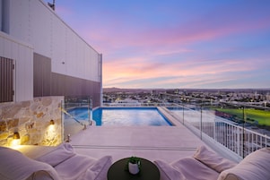 2 Bedroom Ocean View Penthouse | Piscina particular
