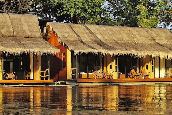 River Kwai Suite ( Raft ) | Frigobar, cofres nos quartos, cortinas blackout