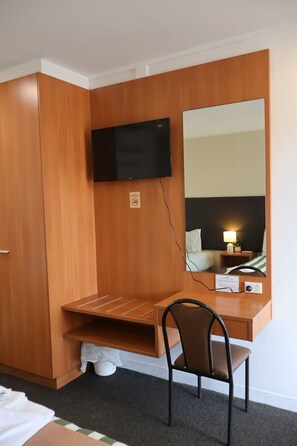 Quarto Standard, não fumadores (Unit) | Ferro/tábua de engomar, Wi-fi grátis 