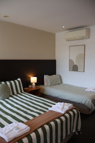 Quarto Standard, não fumadores (Unit) | Ferro/tábua de engomar, Wi-fi grátis