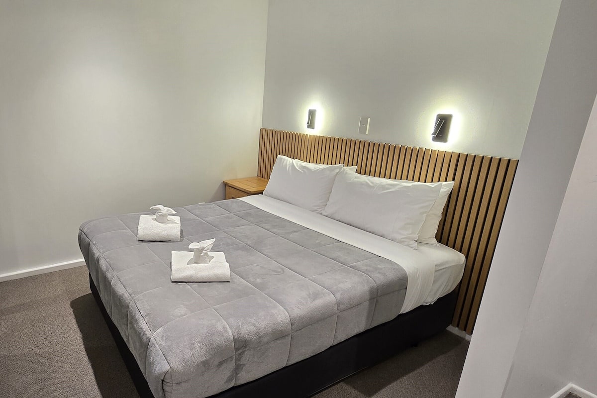Ferros/tábuas de passar roupa, Wi-Fi de cortesia, roupa de cama