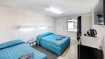 Ferro/tábua de engomar, Wi-fi grátis, roupa de cama fornecida