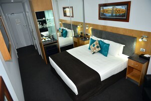 Suite Standard (Hotel King Suite) | Ferro/tábua de engomar, Wi-fi grátis 